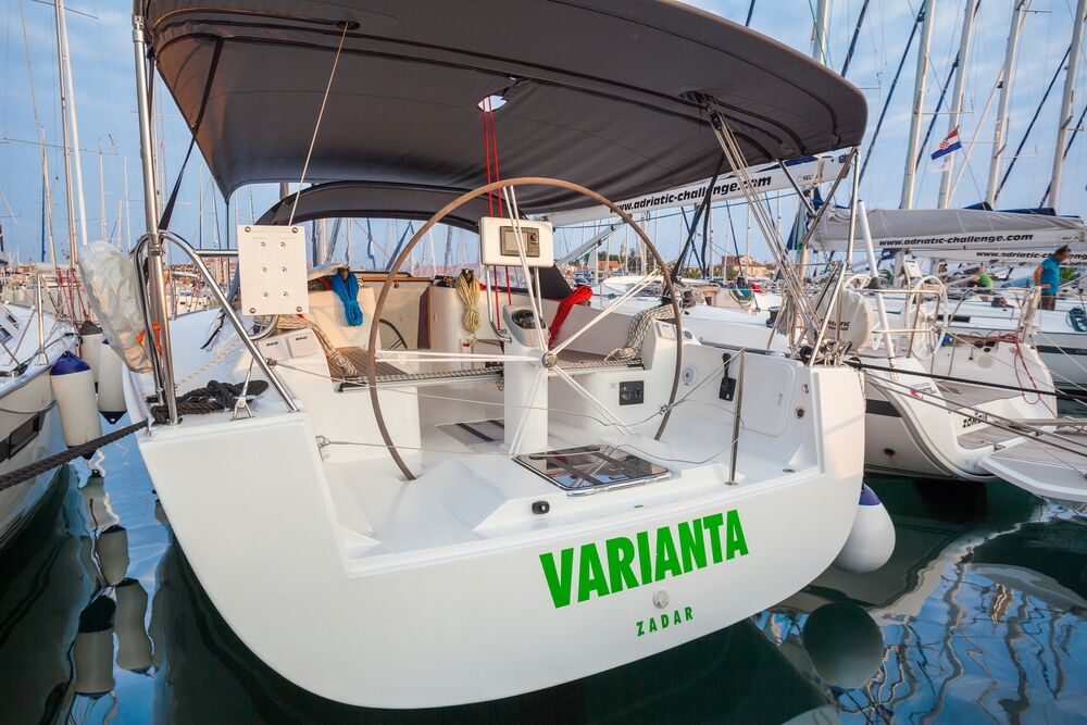 Hanse yachts, Varianta 44